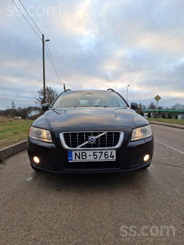 Black Volvo V70 2007 in Rezekne, with an engine capacity of 2.40 L and mileage of 358 thousand km for 4300 €, photo 2 on AUTOMOTO.COM.LV