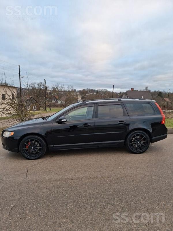 Black Volvo V70 2007 in Rezekne, with an engine capacity of 2.40 L and mileage of 358 thousand km for 4300 €, photo 3 on AUTOMOTO.COM.LV