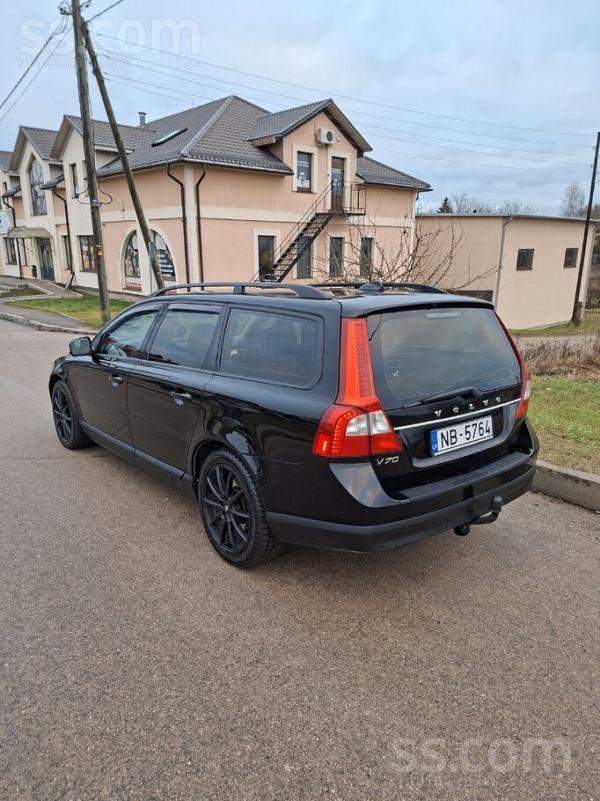 Black Volvo V70 2007 in Rezekne, with an engine capacity of 2.40 L and mileage of 358 thousand km for 4300 €, photo 4 on AUTOMOTO.COM.LV