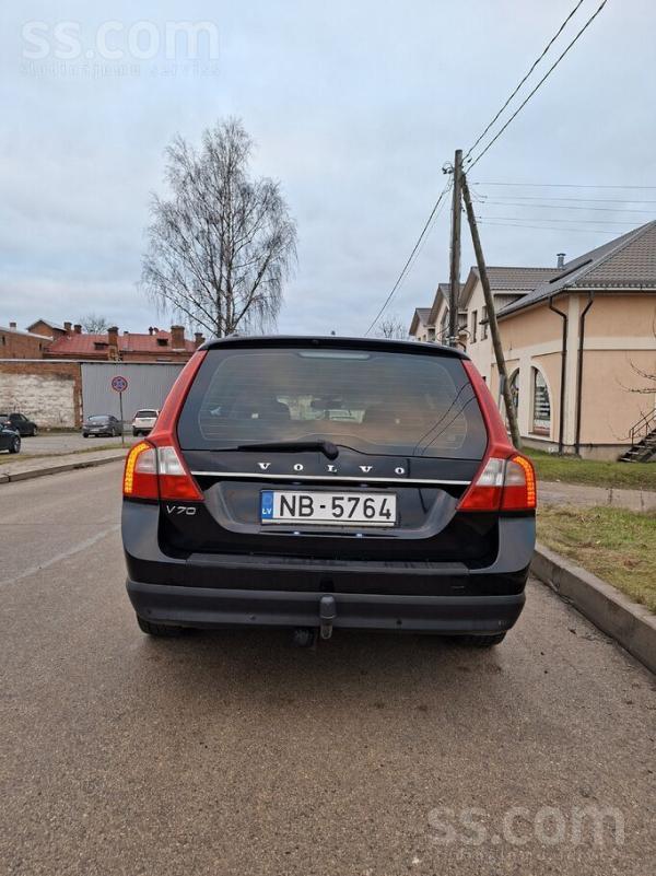 Black Volvo V70 2007 in Rezekne, with an engine capacity of 2.40 L and mileage of 358 thousand km for 4300 €, photo 5 on AUTOMOTO.COM.LV