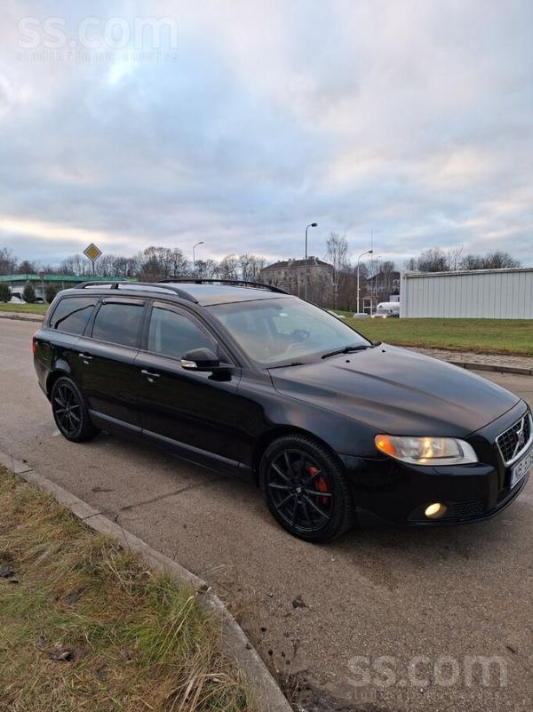 Black Volvo V70 2007 in Rezekne, with an engine capacity of 2.40 L and mileage of 358 thousand km for 4300 €, photo 8 on AUTOMOTO.COM.LV