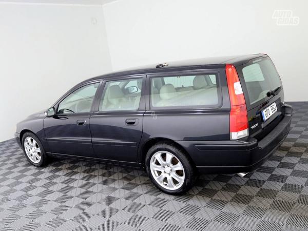 Black Volvo V70 2007 in Tallinn, with an engine capacity of 2.40 L and mileage of 253 thousand km for 1799 €, photo 4 on AUTOMOTO.COM.LV
