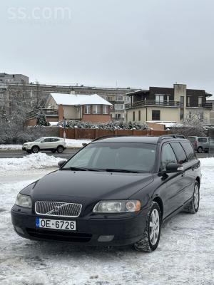 Melns Volvo V70 2007 Rīga, ar dzinēja tilpumu 2.40 L un nobraukumu 339 tūkst. km par 3500 €, foto  vietnē AUTOMOTO.COM.LV