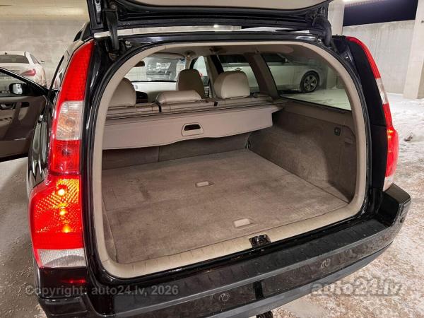 Melns Volvo V70 2007 Tallina, ar dzinēja tilpumu 2.40 L un nobraukumu 374 tūkst. km par 3450 €, foto 3 vietnē AUTOMOTO.COM.LV