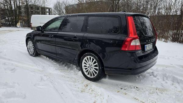 Black Volvo V70 2007 in Vilnius, with an engine capacity of 2.40 L and mileage of 336 thousand km for 3549 €, photo 5 on AUTOMOTO.COM.LV