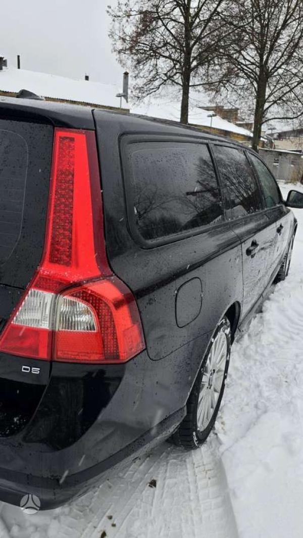 Black Volvo V70 2007 in Vilnius, with an engine capacity of 2.40 L and mileage of 336 thousand km for 3549 €, photo 9 on AUTOMOTO.COM.LV