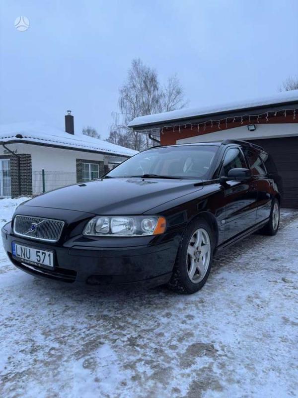 Black Volvo V70 2007 in Trakai, with an engine capacity of 2.40 L and mileage of 450 thousand km for 2550 €, photo 1 on AUTOMOTO.COM.LV