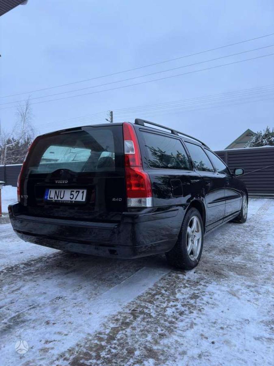 Melns Volvo V70 2007 Trakai, ar dzinēja tilpumu 2.40 L un nobraukumu 450 tūkst. km par 2550 €, foto 4 vietnē AUTOMOTO.COM.LV