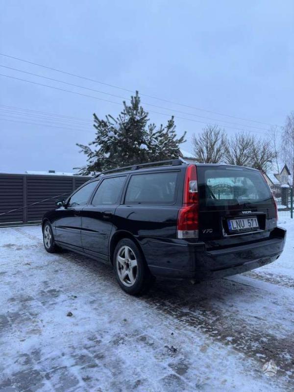 Black Volvo V70 2007 in Trakai, with an engine capacity of 2.40 L and mileage of 450 thousand km for 2550 €, photo 5 on AUTOMOTO.COM.LV