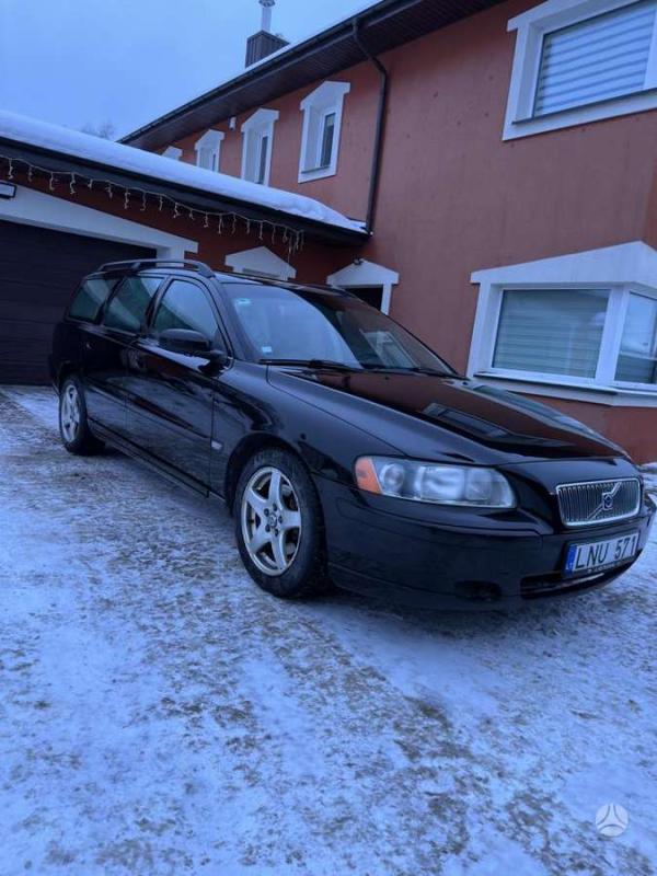Black Volvo V70 2007 in Trakai, with an engine capacity of 2.40 L and mileage of 450 thousand km for 2550 €, photo 9 on AUTOMOTO.COM.LV