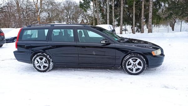 Melns Volvo V70 2007 Širvintos, ar dzinēja tilpumu 2.40 L un nobraukumu 265 tūkst. km par 2550 €, foto 4 vietnē AUTOMOTO.COM.LV