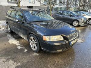 Black Volvo V70 2007 in Vilnius, with an engine capacity of 2.40 L and mileage of 352 thousand km for 750 €, photo  on AUTOMOTO.COM.LV
