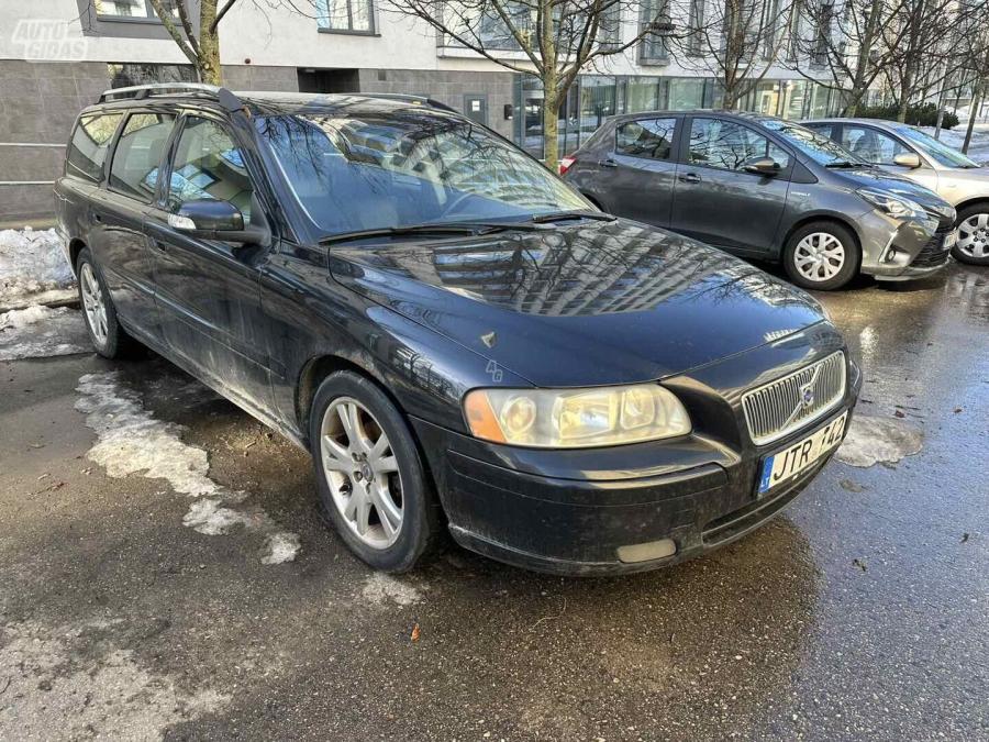 Black Volvo V70 2007 in Vilnius, with an engine capacity of 2.40 L and mileage of 352 thousand km for 750 €, photo 1 on AUTOMOTO.COM.LV