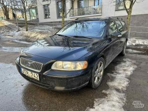 Black Volvo V70 2007 in Vilnius, with an engine capacity of 2.40 L and mileage of 352 thousand km for 750 €, photo 2 on AUTOMOTO.COM.LV