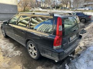 Black Volvo V70 2007 in Vilnius, with an engine capacity of 2.40 L and mileage of 352 thousand km for 750 €, photo 3 on AUTOMOTO.COM.LV