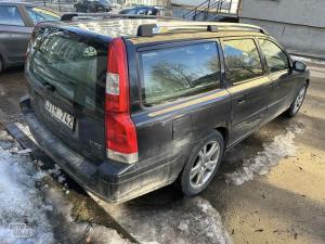 Black Volvo V70 2007 in Vilnius, with an engine capacity of 2.40 L and mileage of 352 thousand km for 750 €, photo 4 on AUTOMOTO.COM.LV