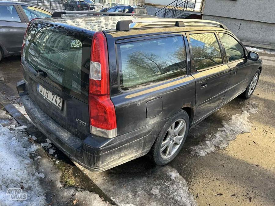 Black Volvo V70 2007 in Vilnius, with an engine capacity of 2.40 L and mileage of 352 thousand km for 750 €, photo 4 on AUTOMOTO.COM.LV
