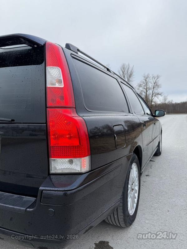 Black Volvo V70 2007 in Haapsalu, with an engine capacity of 2.40 L and mileage of 306 thousand km for 3650 €, photo 6 on AUTOMOTO.COM.LV