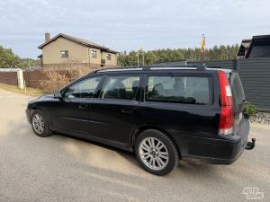 Black Volvo V70 2007 in Vilnius, with an engine capacity of 2.40 L and mileage of 330 thousand km for 1990 €, photo 2 on AUTOMOTO.COM.LV