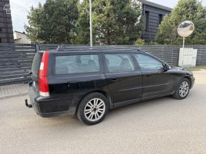 Black Volvo V70 2007 in Vilnius, with an engine capacity of 2.40 L and mileage of 330 thousand km for 1990 €, photo 3 on AUTOMOTO.COM.LV