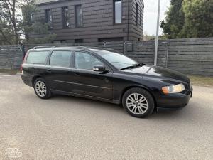 Black Volvo V70 2007 in Vilnius, with an engine capacity of 2.40 L and mileage of 330 thousand km for 1990 €, photo 4 on AUTOMOTO.COM.LV