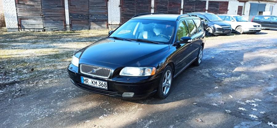 Black Volvo V70 2007 in Sirvintos, with an engine capacity of 2.40 L and mileage of 265 thousand km for 2649 €, photo 1 on AUTOMOTO.COM.LV