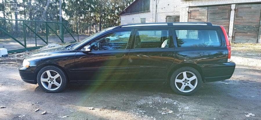 Black Volvo V70 2007 in Sirvintos, with an engine capacity of 2.40 L and mileage of 265 thousand km for 2649 €, photo 5 on AUTOMOTO.COM.LV