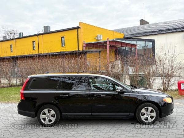 Melns Volvo V70 2007 Rapla, ar dzinēja tilpumu 2.40 L un nobraukumu 283 tūkst. km par 4899 €, foto 2 vietnē AUTOMOTO.COM.LV