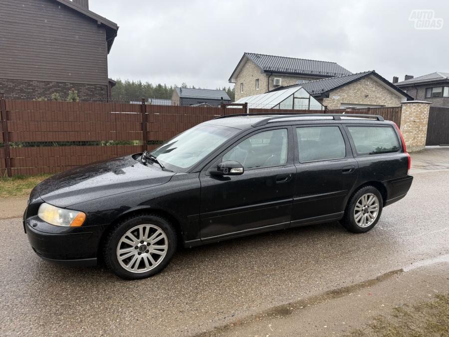 Black Volvo V70 2007 in Vilnius, with an engine capacity of 2.40 L and mileage of 336 thousand km for 1850 €, photo 1 on AUTOMOTO.COM.LV
