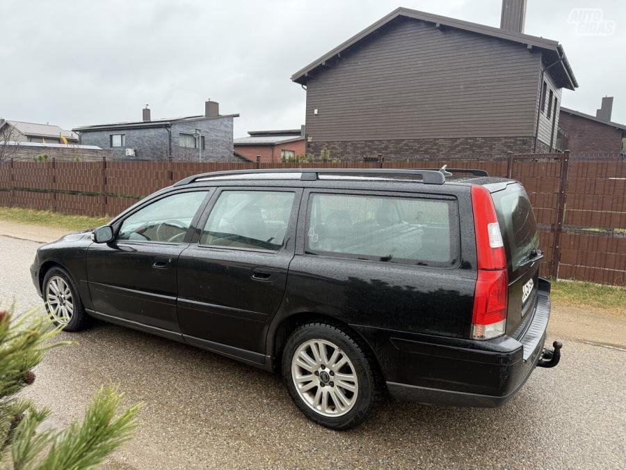 Black Volvo V70 2007 in Vilnius, with an engine capacity of 2.40 L and mileage of 336 thousand km for 1850 €, photo 3 on AUTOMOTO.COM.LV