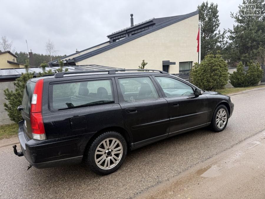 Black Volvo V70 2007 in Vilnius, with an engine capacity of 2.40 L and mileage of 336 thousand km for 1850 €, photo 4 on AUTOMOTO.COM.LV