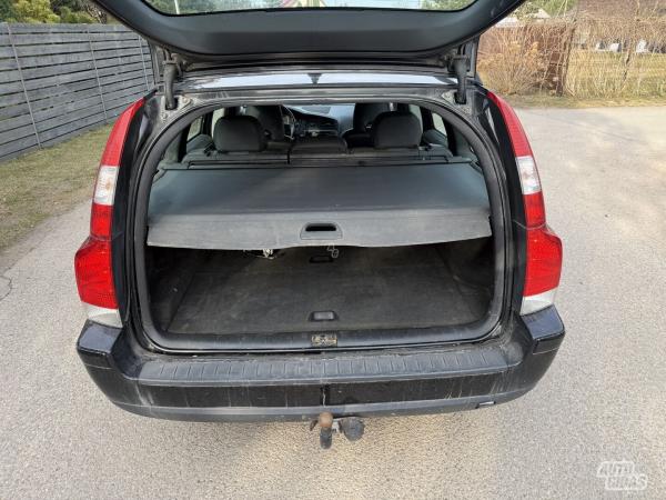 Black Volvo V70 2007 in Vilnius, with an engine capacity of 2.40 L and mileage of 336 thousand km for 1850 €, photo 5 on AUTOMOTO.COM.LV