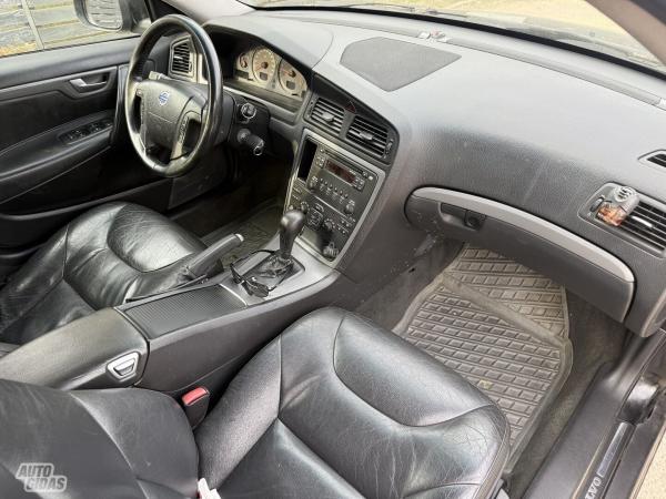 Black Volvo V70 2007 in Vilnius, with an engine capacity of 2.40 L and mileage of 336 thousand km for 1850 €, photo 6 on AUTOMOTO.COM.LV