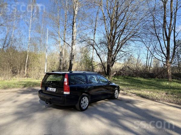Melns Volvo V70 2007 Rīga, ar dzinēja tilpumu 2.40 L un nobraukumu 335 tūkst. km par 2690 €, foto 4 vietnē AUTOMOTO.COM.LV