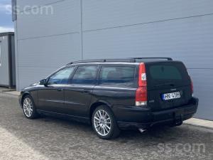 Black Volvo V70 2007 in Preili, with an engine capacity of 2.40 L and mileage of 416 thousand km for 2450 €, photo 4 on AUTOMOTO.COM.LV