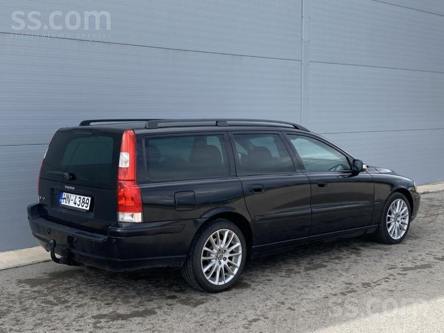 Black Volvo V70 2007 in Preili, with an engine capacity of 2.40 L and mileage of 416 thousand km for 2450 €, photo 7 on AUTOMOTO.COM.LV