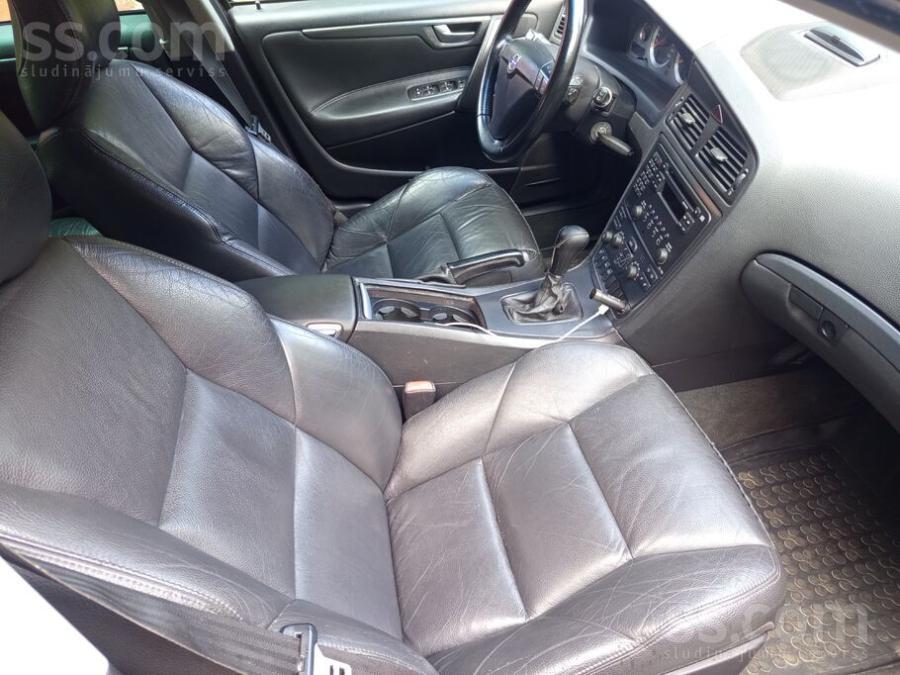 Black Volvo V70 2007 in Preili, with an engine capacity of 2.40 L and mileage of 416 thousand km for 2450 €, photo 12 on AUTOMOTO.COM.LV