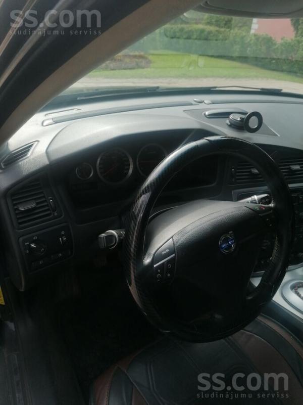 Melns Volvo V70 2007 Cēsis, ar dzinēja tilpumu 2.40 L un nobraukumu 304 tūkst. km par 3000 €, foto 2 vietnē AUTOMOTO.COM.LV