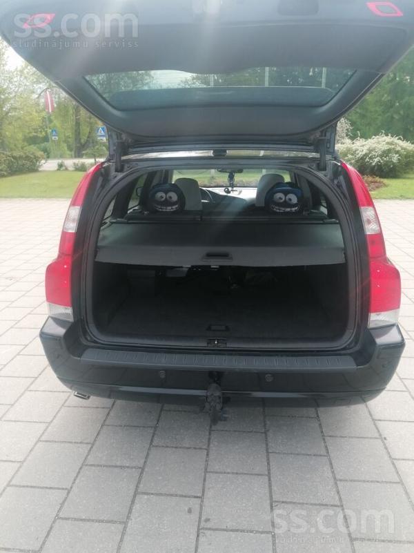 Melns Volvo V70 2007 Cēsis, ar dzinēja tilpumu 2.40 L un nobraukumu 304 tūkst. km par 3000 €, foto 3 vietnē AUTOMOTO.COM.LV
