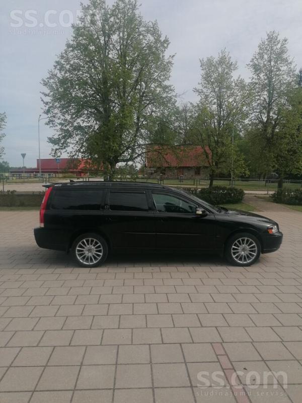Melns Volvo V70 2007 Cēsis, ar dzinēja tilpumu 2.40 L un nobraukumu 304 tūkst. km par 3000 €, foto 9 vietnē AUTOMOTO.COM.LV