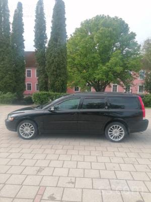 Black Volvo V70 2007 in Cesis, with an engine capacity of 2.40 L and mileage of 304 thousand km for 3000 €, photo  on AUTOMOTO.COM.LV