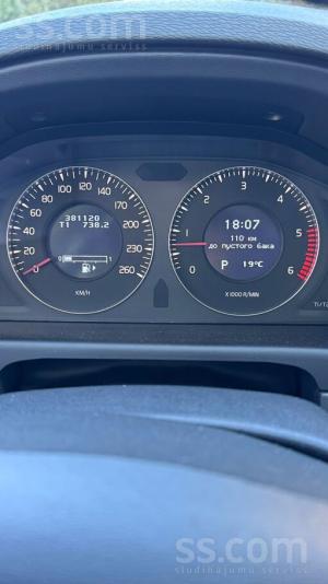 Black Volvo V70 2007 in Riga, with an engine capacity of 2.40 L and mileage of 383 thousand km for 3700 €, photo 7 on AUTOMOTO.COM.LV