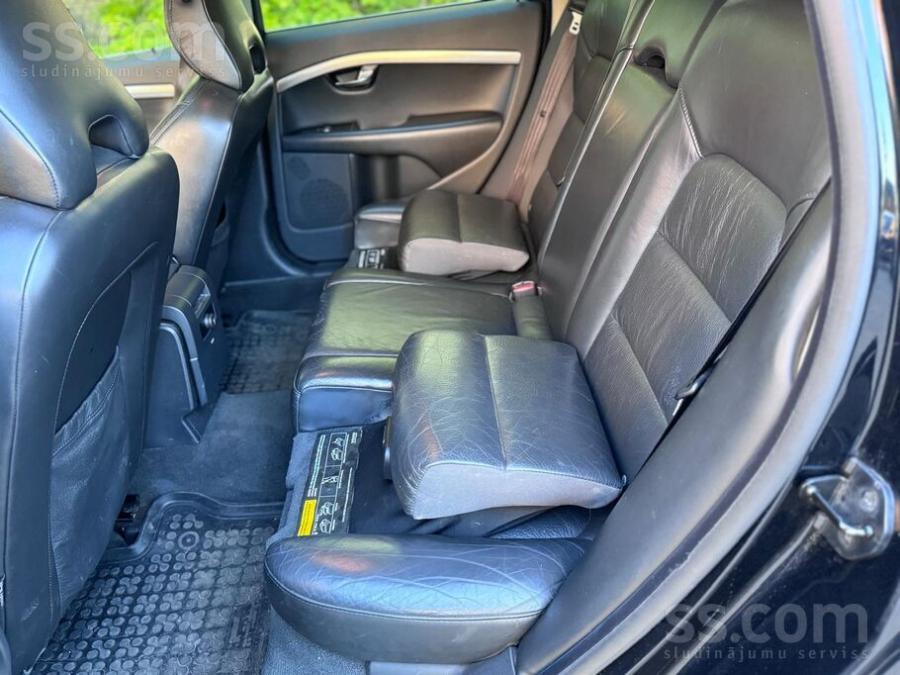 Black Volvo V70 2007 in Riga, with an engine capacity of 2.40 L and mileage of 383 thousand km for 3700 €, photo 10 on AUTOMOTO.COM.LV