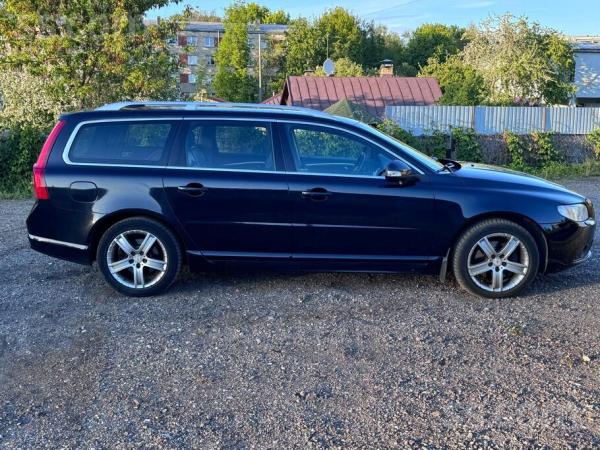 Black Volvo V70 2007 in Riga, with an engine capacity of 2.40 L and mileage of 383 thousand km for 3700 €, photo 1 on AUTOMOTO.COM.LV