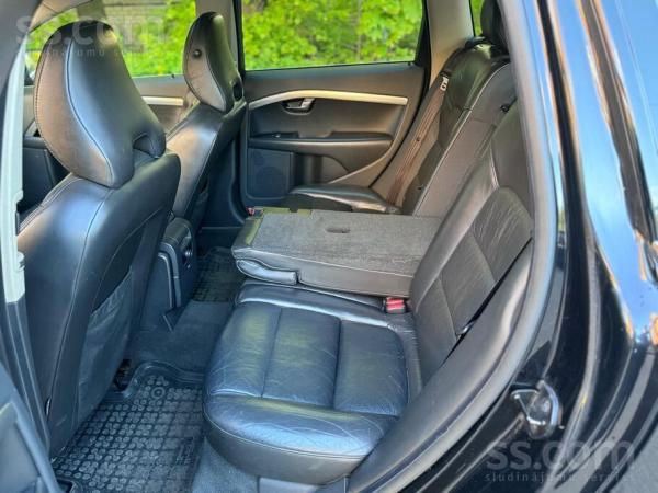 Black Volvo V70 2007 in Riga, with an engine capacity of 2.40 L and mileage of 383 thousand km for 3700 €, photo 10 on AUTOMOTO.COM.LV