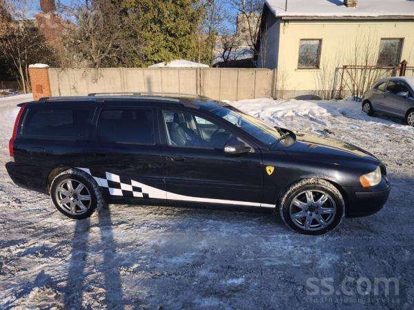 Black Volvo V70 2007 in Ogre, with an engine capacity of 2.40 L and mileage of 370 thousand km for 2300 €, photo 5 on AUTOMOTO.COM.LV