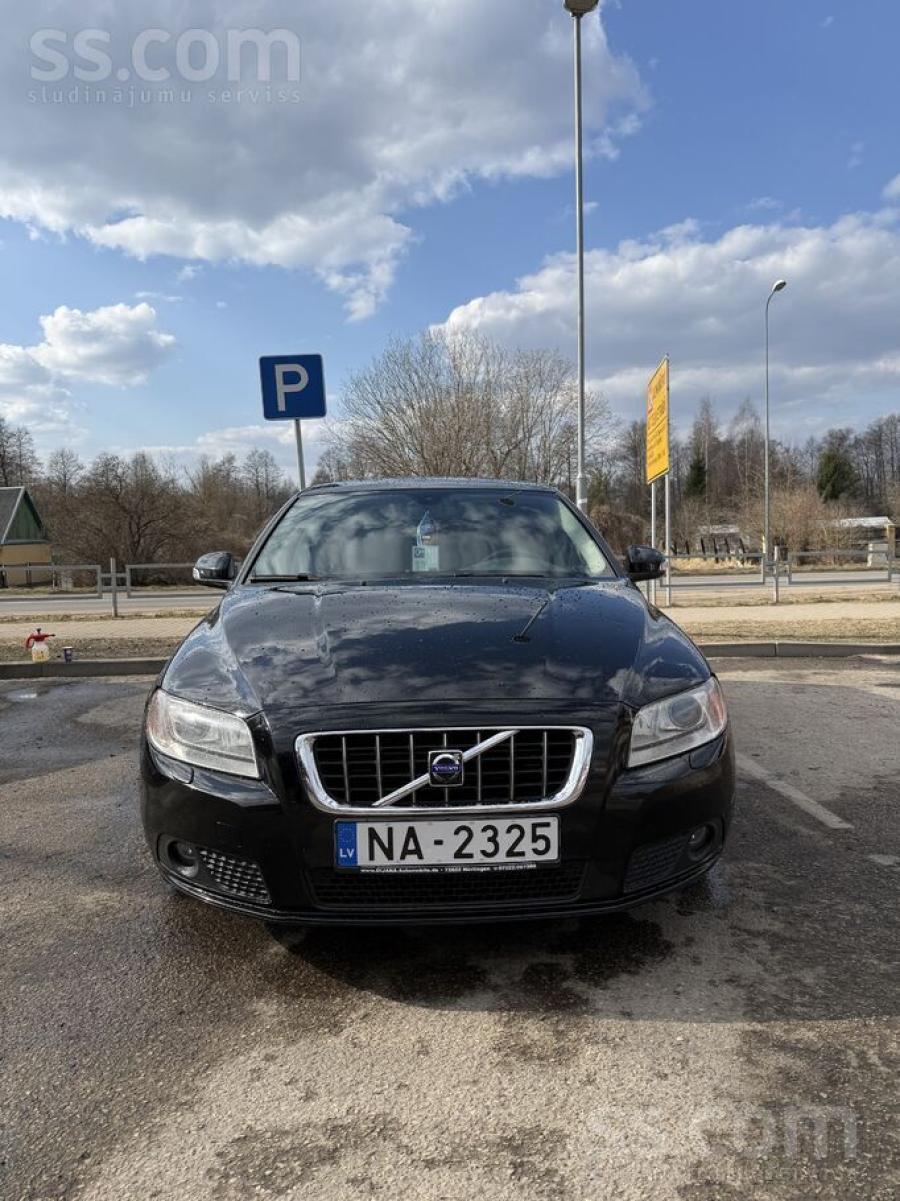 Melns Volvo V70 2007 Daugavpils, ar dzinēja tilpumu 2.40 L un nobraukumu 292 tūkst. km par 3800 €, foto 1 vietnē AUTOMOTO.COM.LV