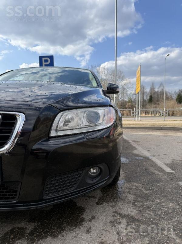 Black Volvo V70 2007 in Daugavpils, with an engine capacity of 2.40 L and mileage of 292 thousand km for 3800 €, photo 2 on AUTOMOTO.COM.LV