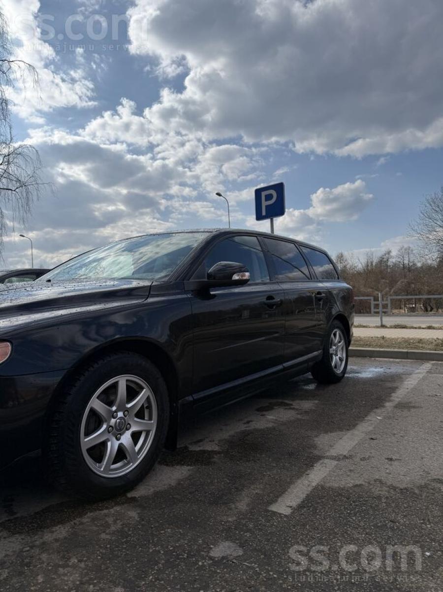 Melns Volvo V70 2007 Daugavpils, ar dzinēja tilpumu 2.40 L un nobraukumu 292 tūkst. km par 3800 €, foto 4 vietnē AUTOMOTO.COM.LV