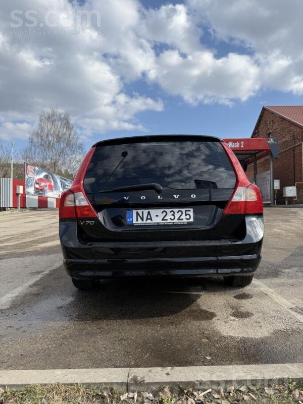 Black Volvo V70 2007 in Daugavpils, with an engine capacity of 2.40 L and mileage of 292 thousand km for 3800 €, photo 4 on AUTOMOTO.COM.LV